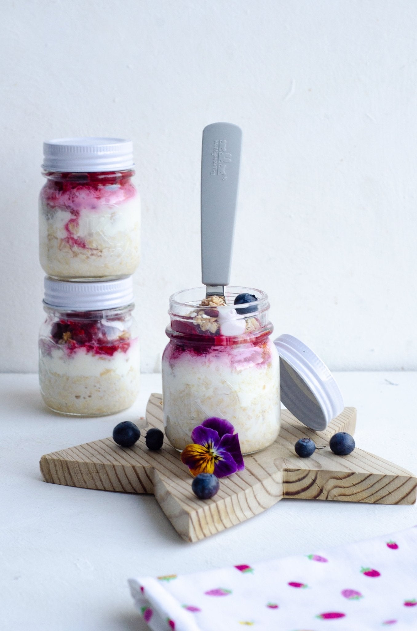 Nourishing Mornings: Overnight Raspberry Oats Recipe for a Delightful Start