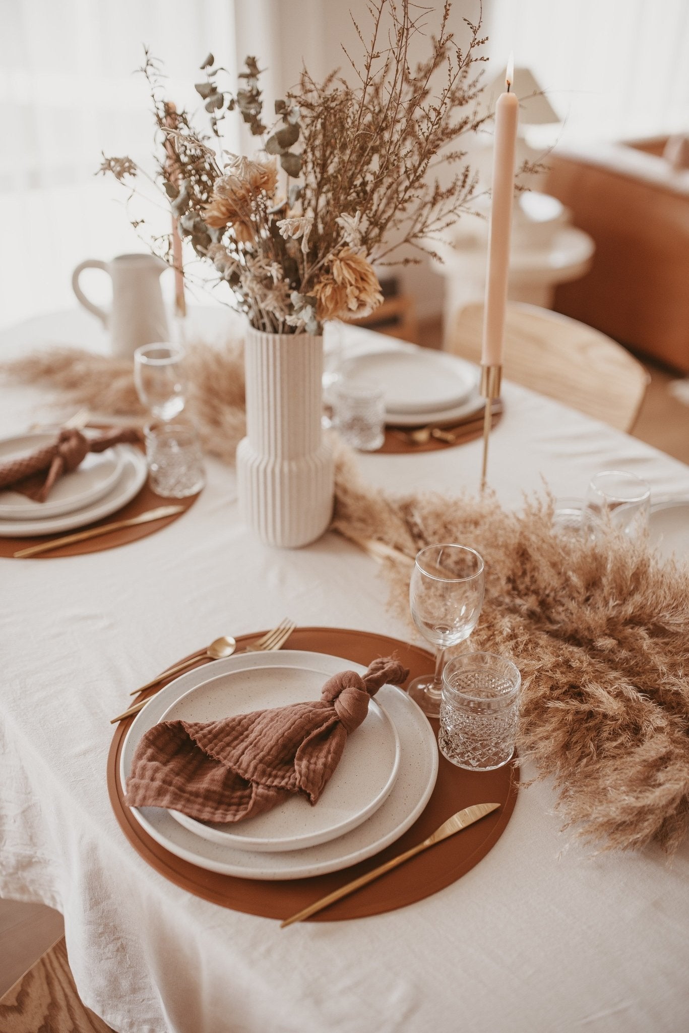 8 Styling Tips for a Stunning Boho Table Setting